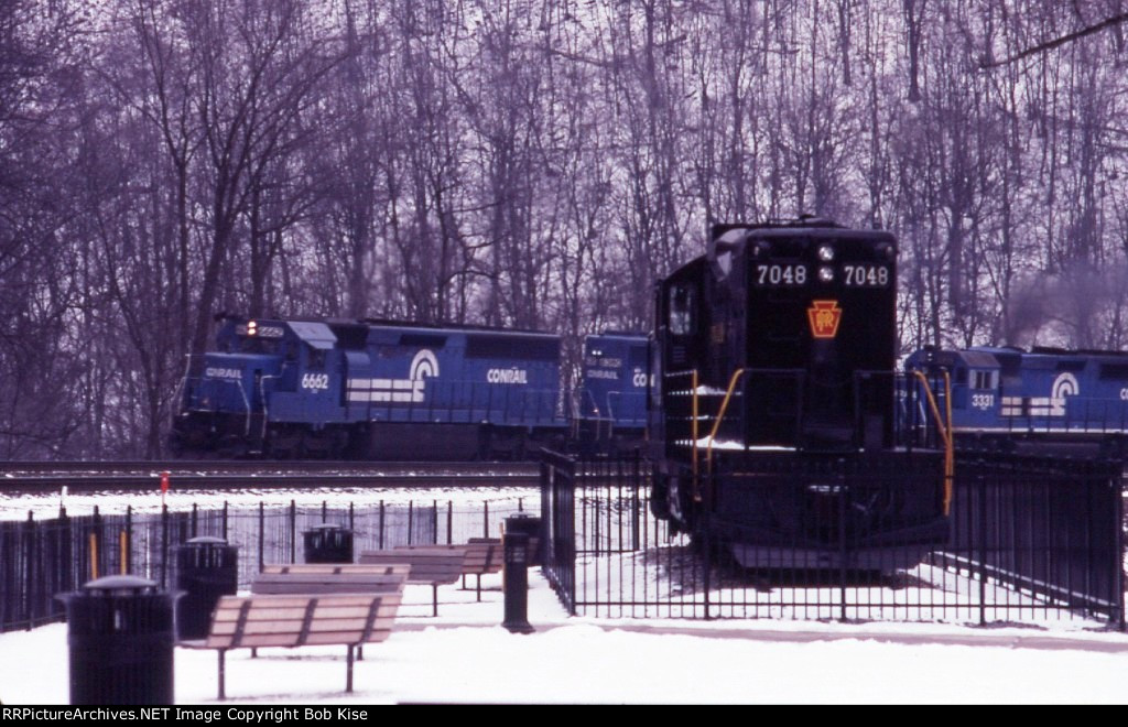 Ex-EL unit 6662 helping westbound